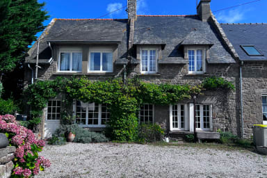 Rare Pearl With Garden Facing The Sea - Cancale