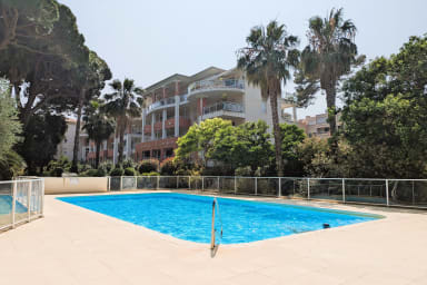 Appartement De 70m² Avec Piscine à 2 Pas Du Port - Hyères