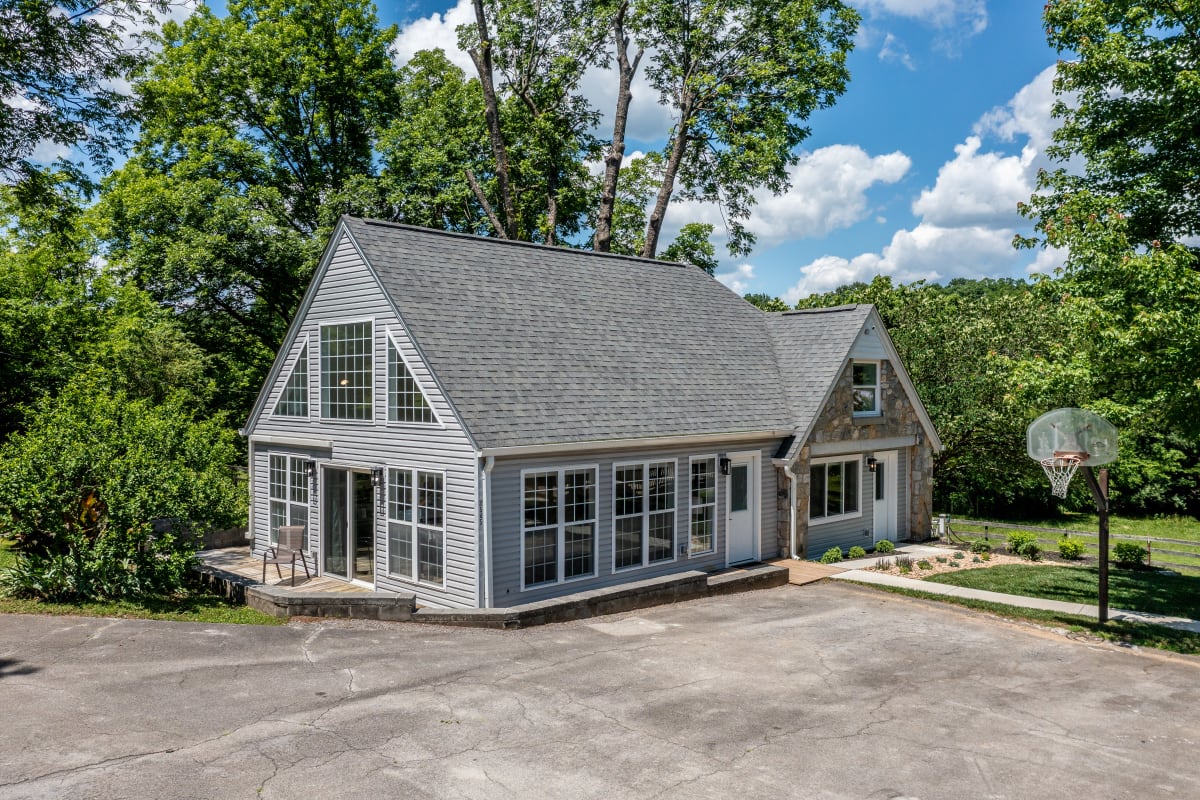 Scenic Views And Modern Comforts - Serene Rustic Haven - Maryville, TN