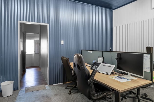 Office For Sale in 62 Anzac Avenue, Newtown QLD 4350 | Commercial Real ...