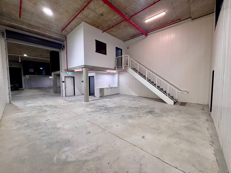 Factory, Warehouse & Industrial Property For Lease in 12/7 Rodborough ...