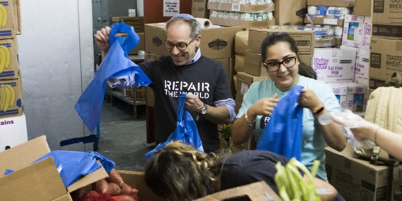 5 Ways To Give Back This Thanksgiving