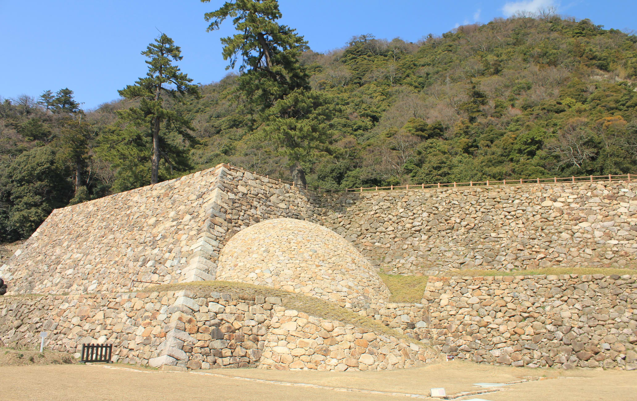 Tottori Castle Ruins (Kyusho Park) | Tottori Attractions | Travel Japan ...
